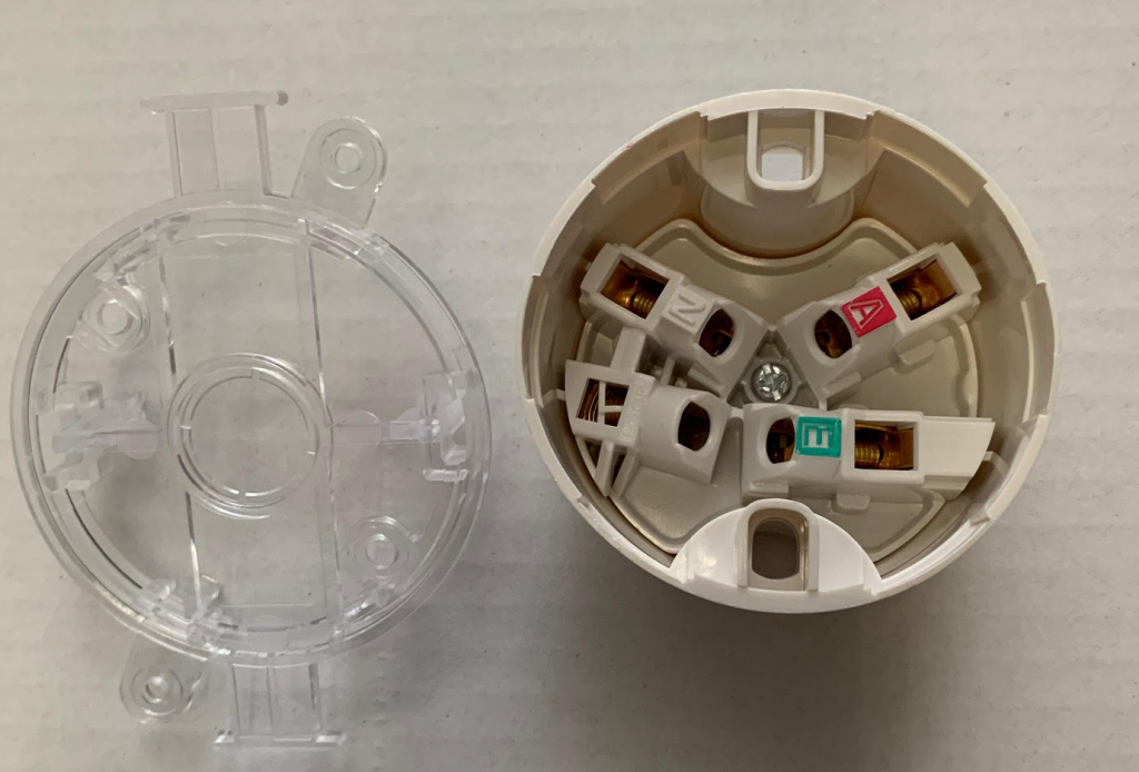 30461NLS Single Surface Mount Socket - 413 Socket - Electrical Supplies ...