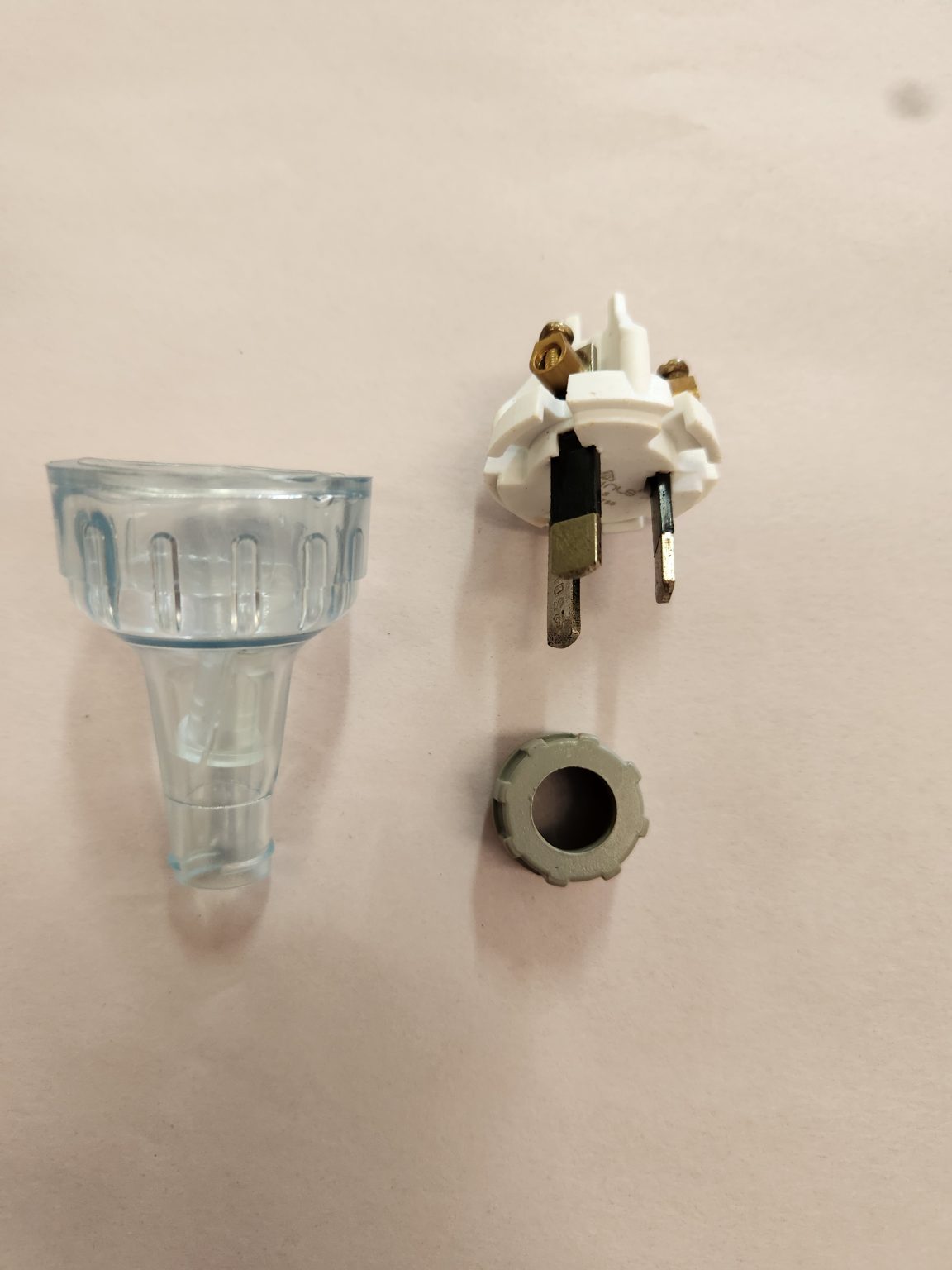 30406NLS 10 Amp 3 Pin Plug - Electrical Supplies Australia